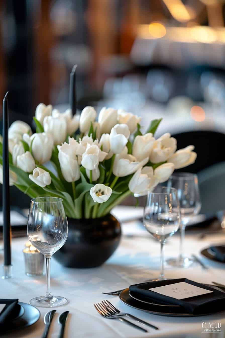 12 Timeless Black And White Table Settings For Weddings • Confetti & Roses