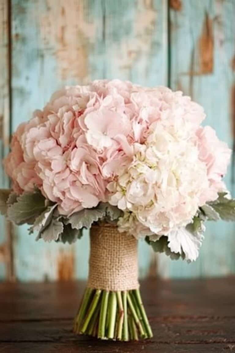 24 Beautiful Hydrangea Bouquets For Your Big Day • Confetti & Roses